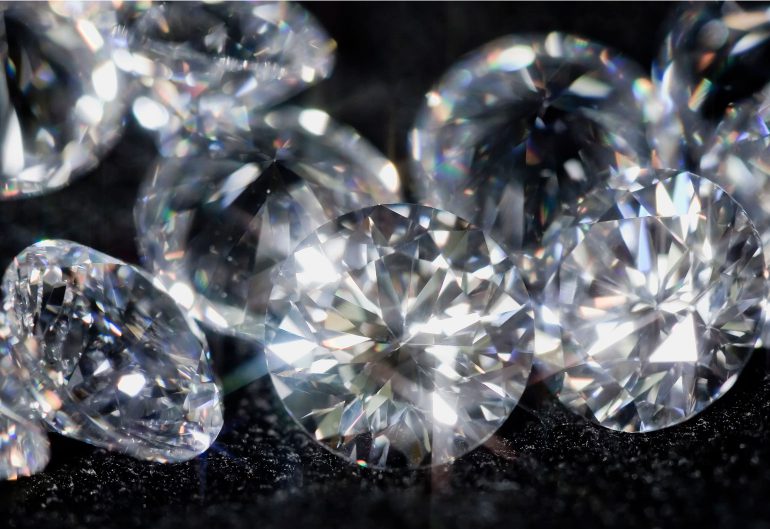 New superradiant nanodiamonds show a bright future for quantum tech ...